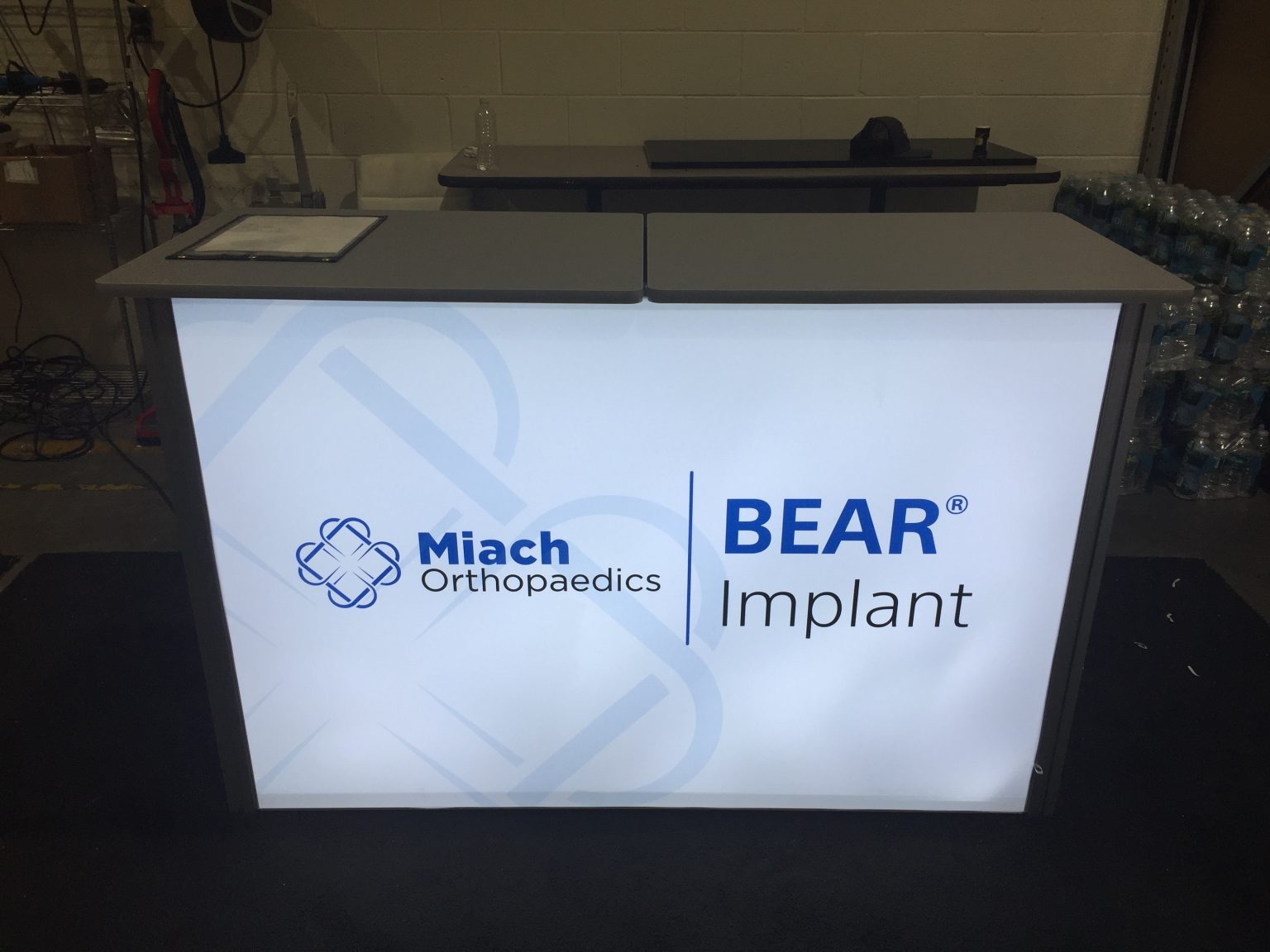 XR.BL.C9 Locking Counter - Indy Displays